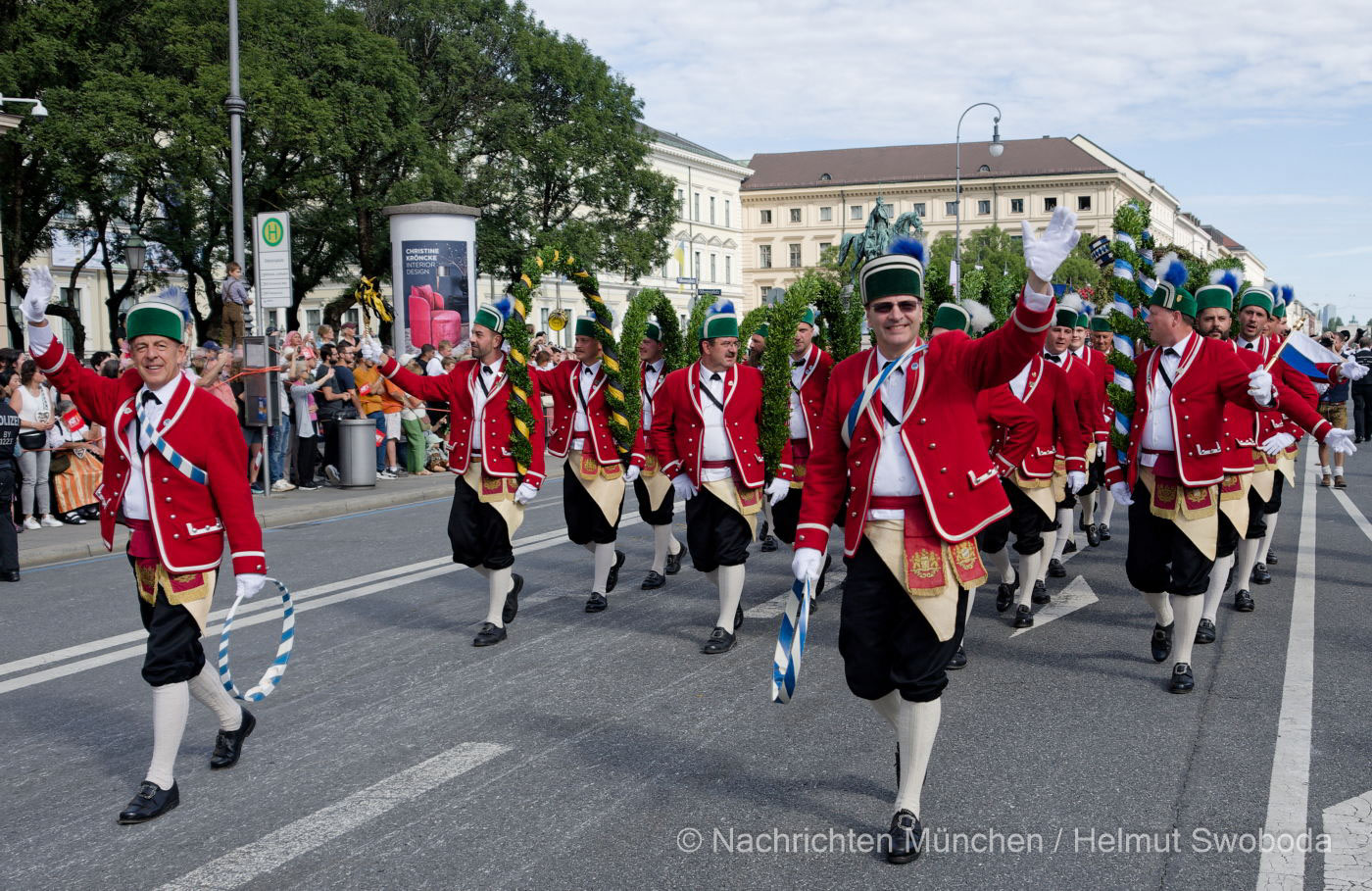 Das war der Trachten- und Schützenzug 2023 bei Kaiserwetter ...