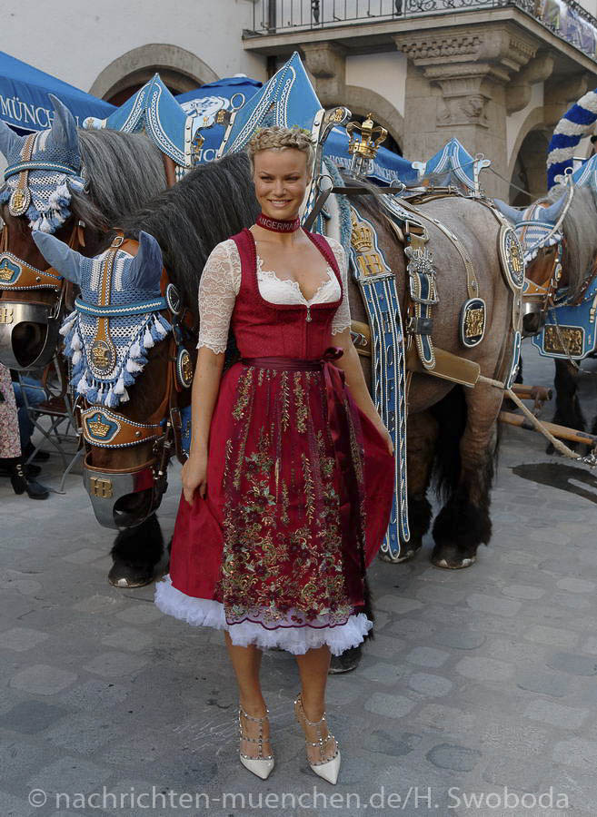 Playboy Wiesn Playmate 2020 Natascha Hofmann vorgestellt - Nachrichten ...