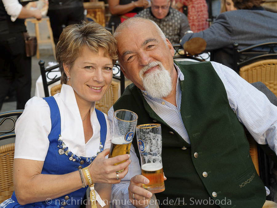 Playboy Wiesn Playmate 2020 Natascha Hofmann vorgestellt - Nachrichten ...