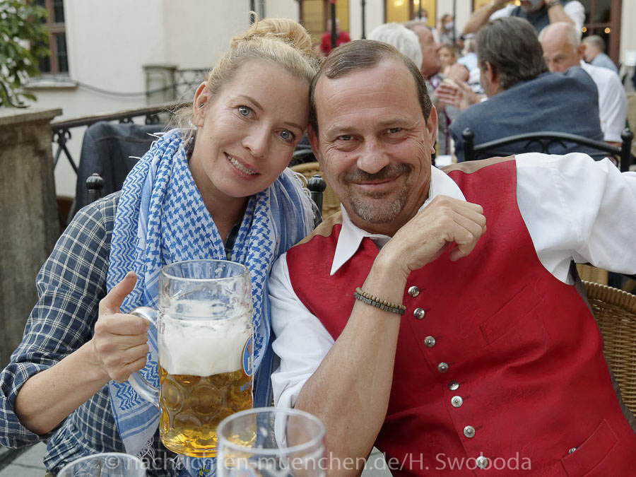 Playboy Wiesn Playmate 2020 Natascha Hofmann vorgestellt - Nachrichten ...