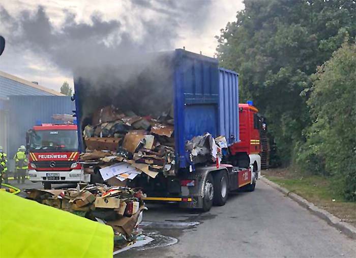 Helene-Wessel-Bogen: Brennender Papiercontainer - Nachrichten München