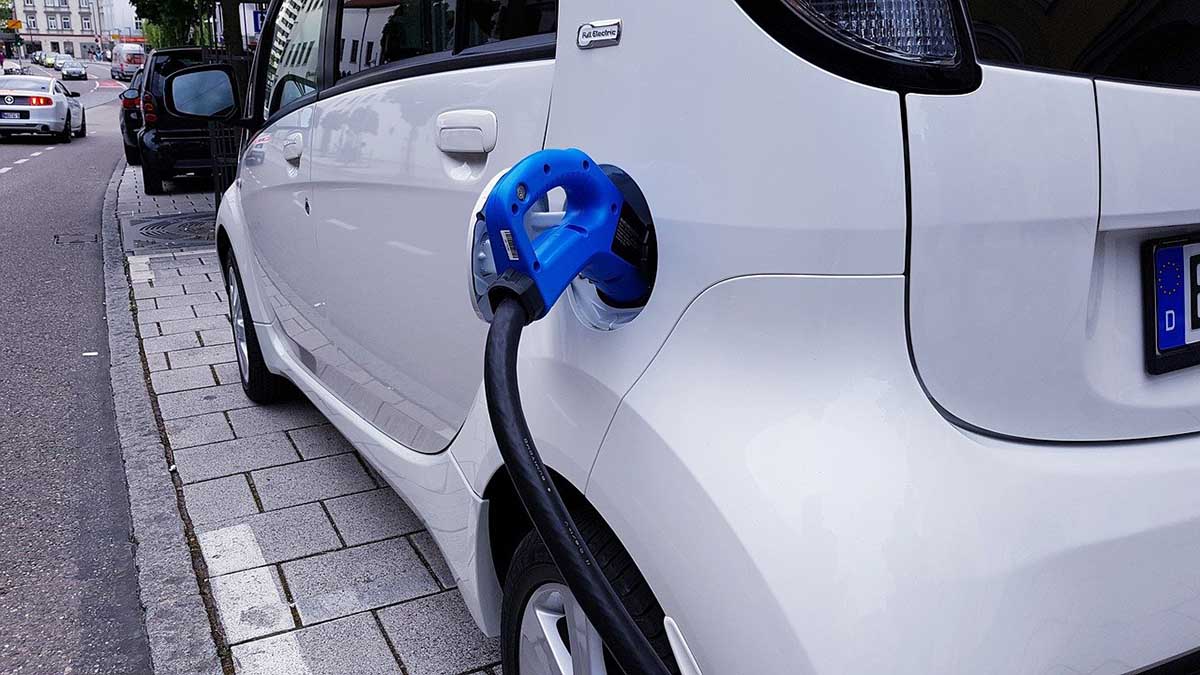 Elektroauto gebraucht kaufen: ADAC gibt Tipps - Nachrichten München Elektroauto gebraucht kaufen: ADAC gibt Tipps - Nachrichten München