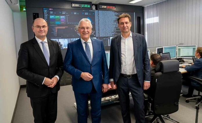 Herrmann, Füracker und Eisenreich bei der Vorstellung der neuen ...