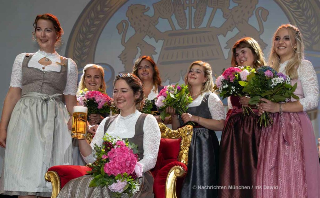Mona Sommer ist die Bayerische Bierkönigin 2023 / 2024 - Nachrichten ...