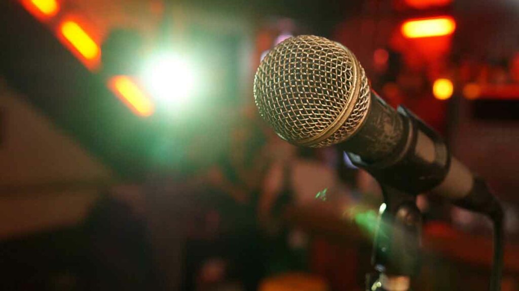 Neu auf Tollwood: Karaoke - Kultklassiker bis zum aktuellen Ohrwurm ...