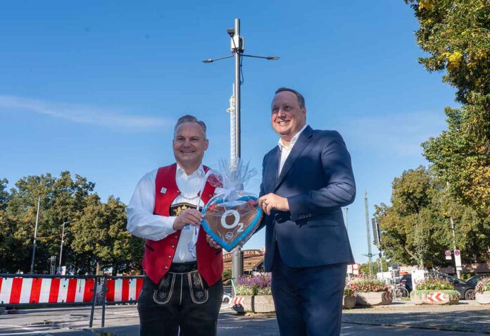 Technik-Premiere auf der Wiesn: O2 Telefónica funkt mit 5G aus der ...